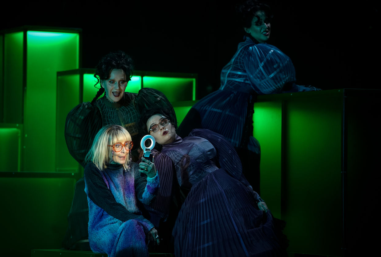 3 SCHWESTERN - Schauspielhaus Zürich